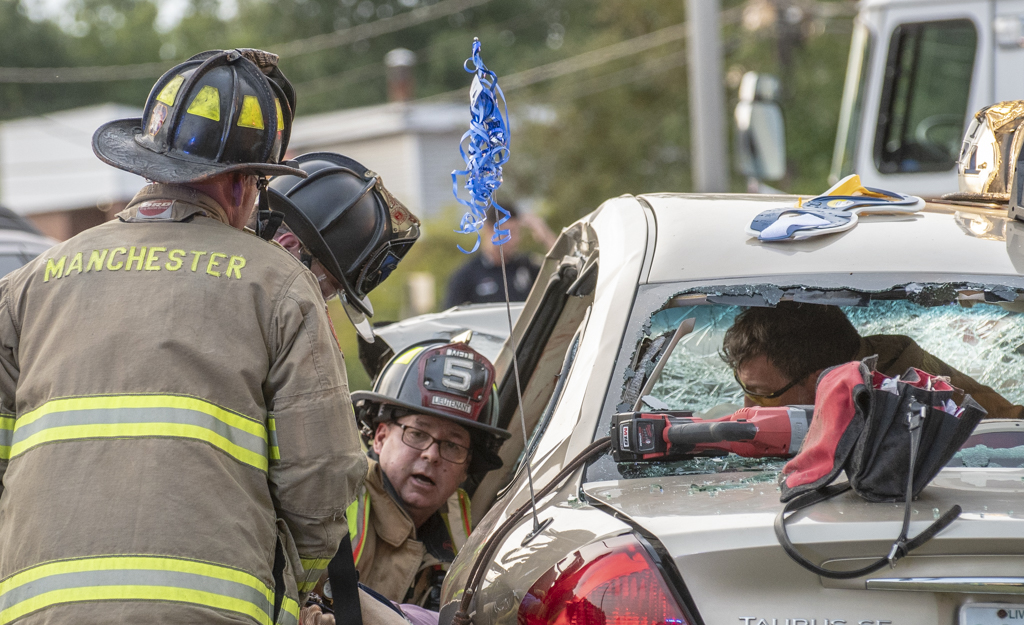 2 critically injured in 4-car crash at Amoskeag Rotary - Manchester Ink ...