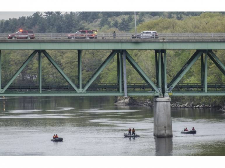 Team effort by MPD officers save despondent man threatening to jump ...