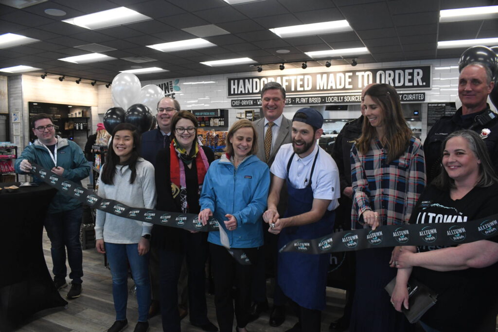 High-end convenience store celebrates opening on Brown Avenue ...