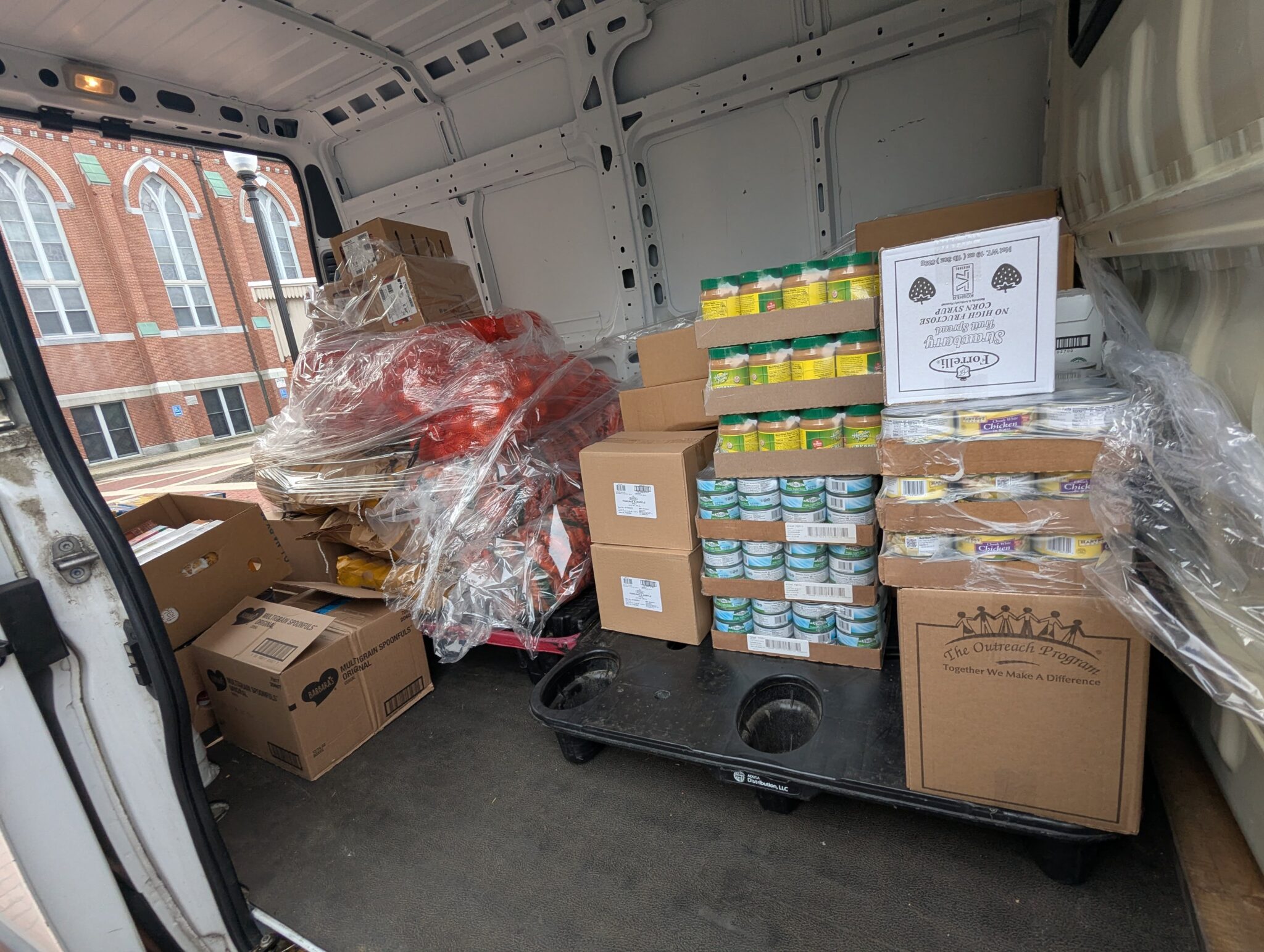Many hands make light work at West Side food pantry, where demand has ...