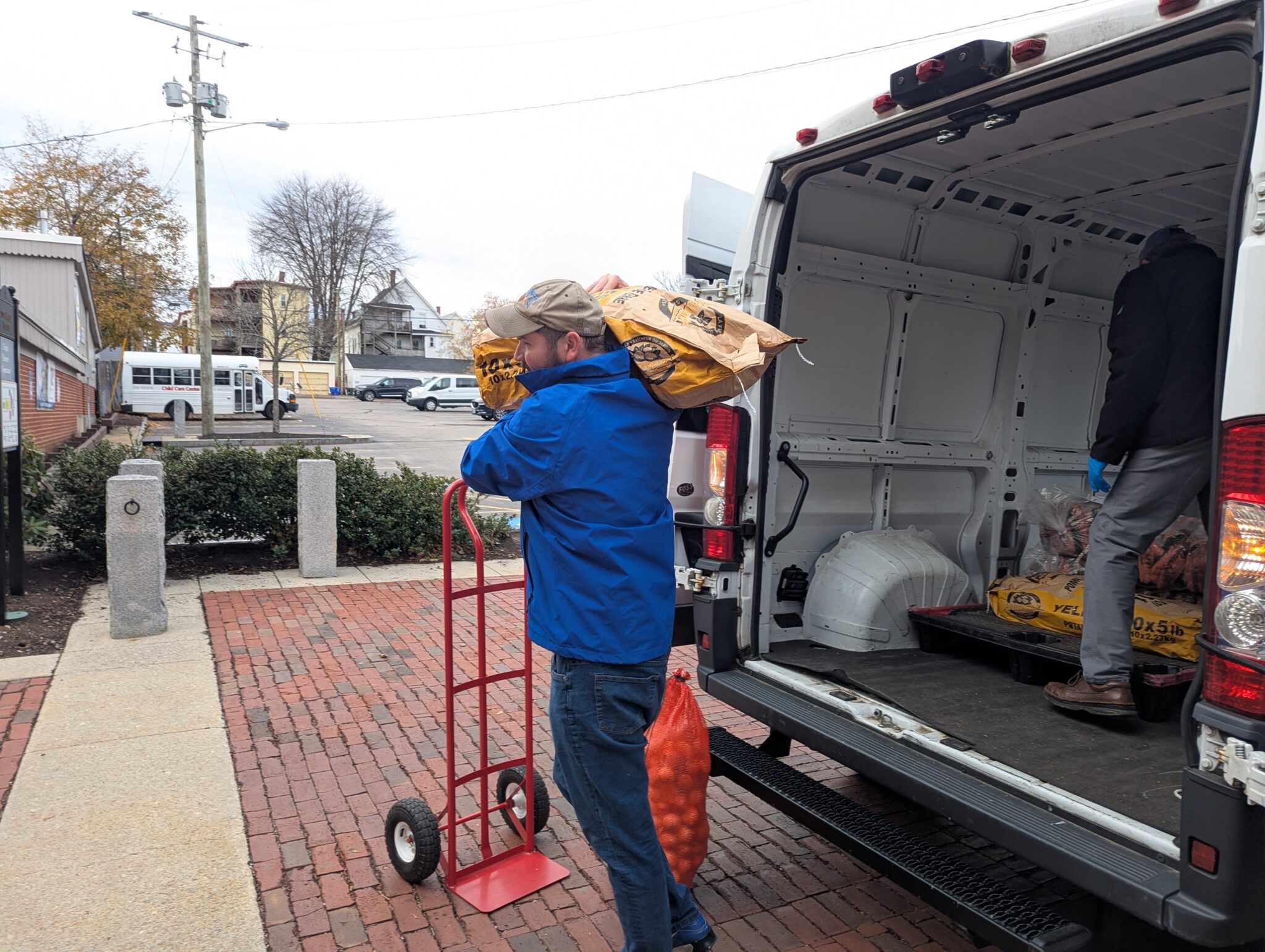 Many hands make light work at West Side food pantry, where demand has ...